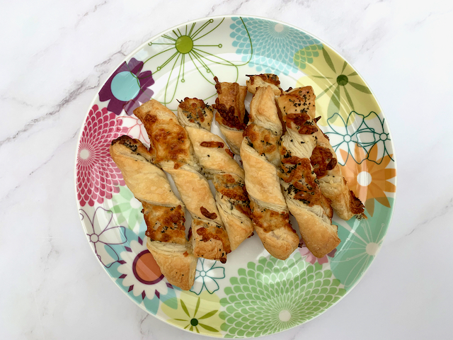 Twisted Cheese and Basil Sticks : Recipe – Kris Munro